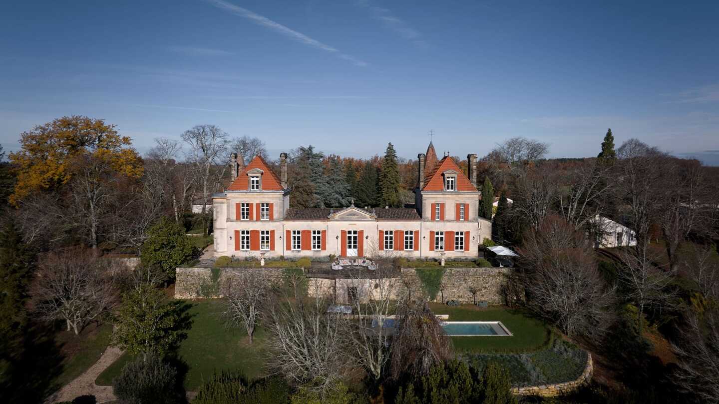 Château Montravel, Surroundings of Bordeaux — 8 beds for 15 guests - Le Collectionist